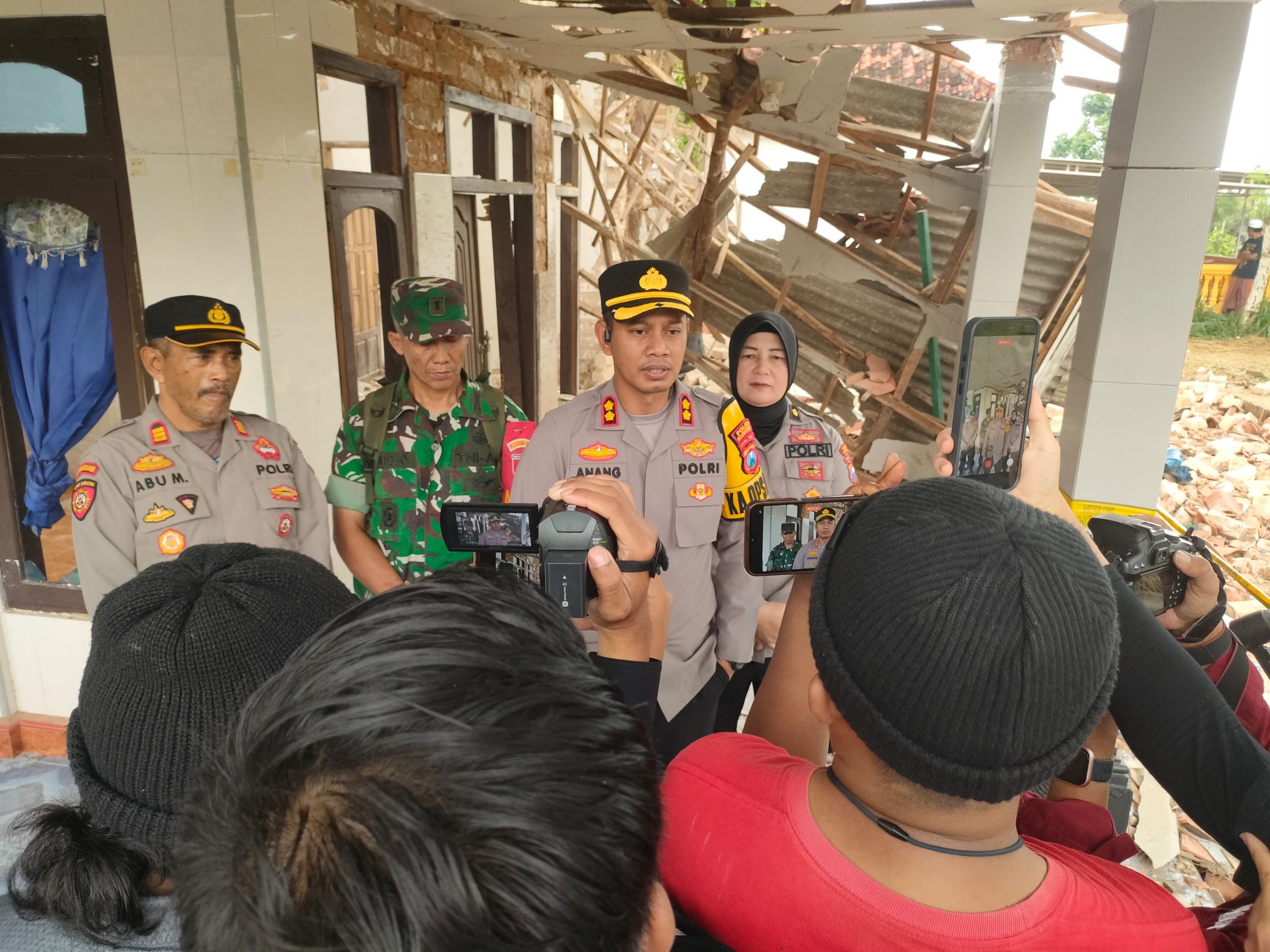 Ledakan Diduga Mercon Mengakibatkan Rumah Warga Hancur | AREA NEWS